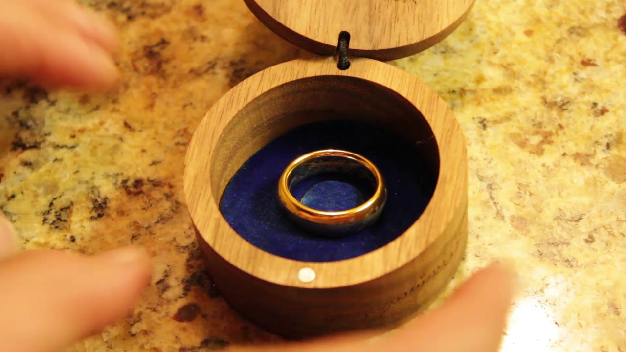 Jens Hansen/Weta Workshop One Ring Unboxing - YouTube