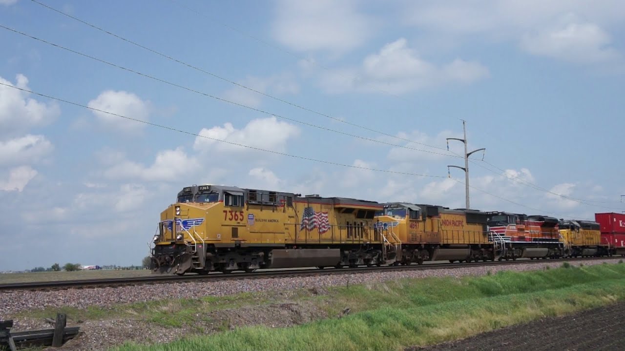 UP 7365 with UP 1996 leads IG2G3 - 5/29/2013 - YouTube