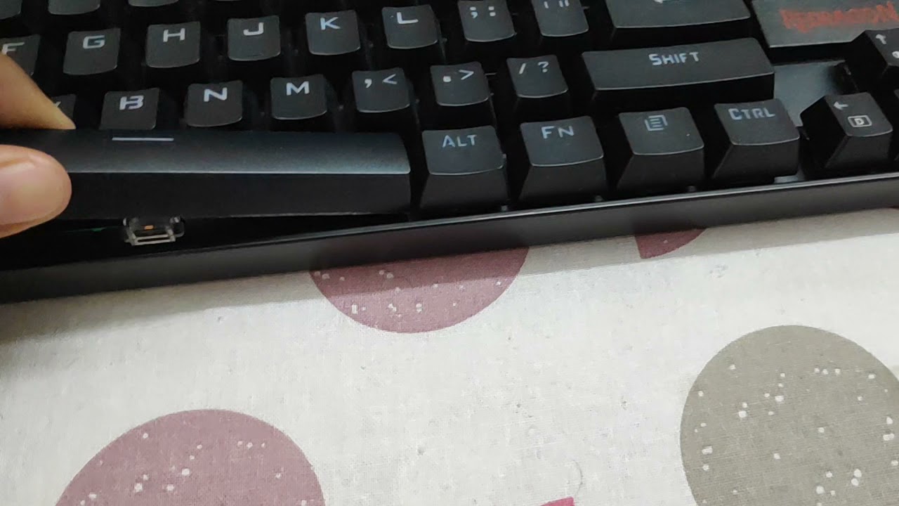 Trying the space bar Flipping trick on my Keyboard 🤔 - YouTube