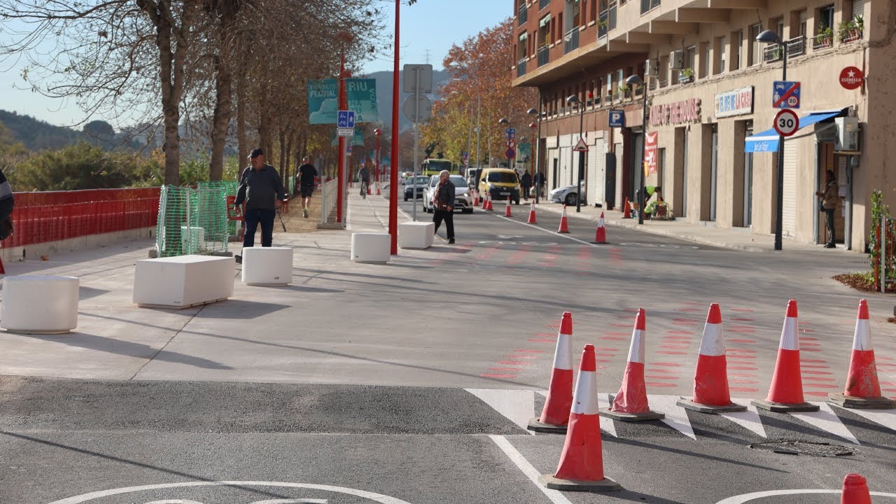 L’avinguda de la Ribera es transforma en un passeig fluvial - YouTube