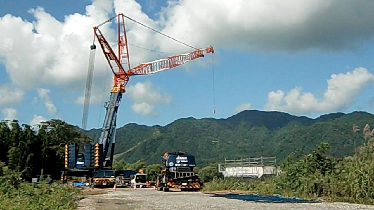 DEMAG AC700 90mLUFFING - YouTube