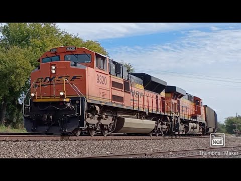 BNSF 9320 leads E-HAFRWM around the curve in Lampasas Texas - YouTube