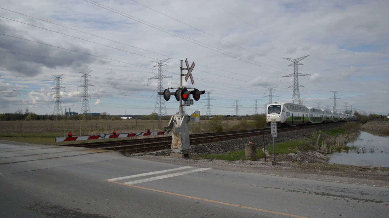 GO TRAIN. MILTON AT 5TH LINE - YouTube