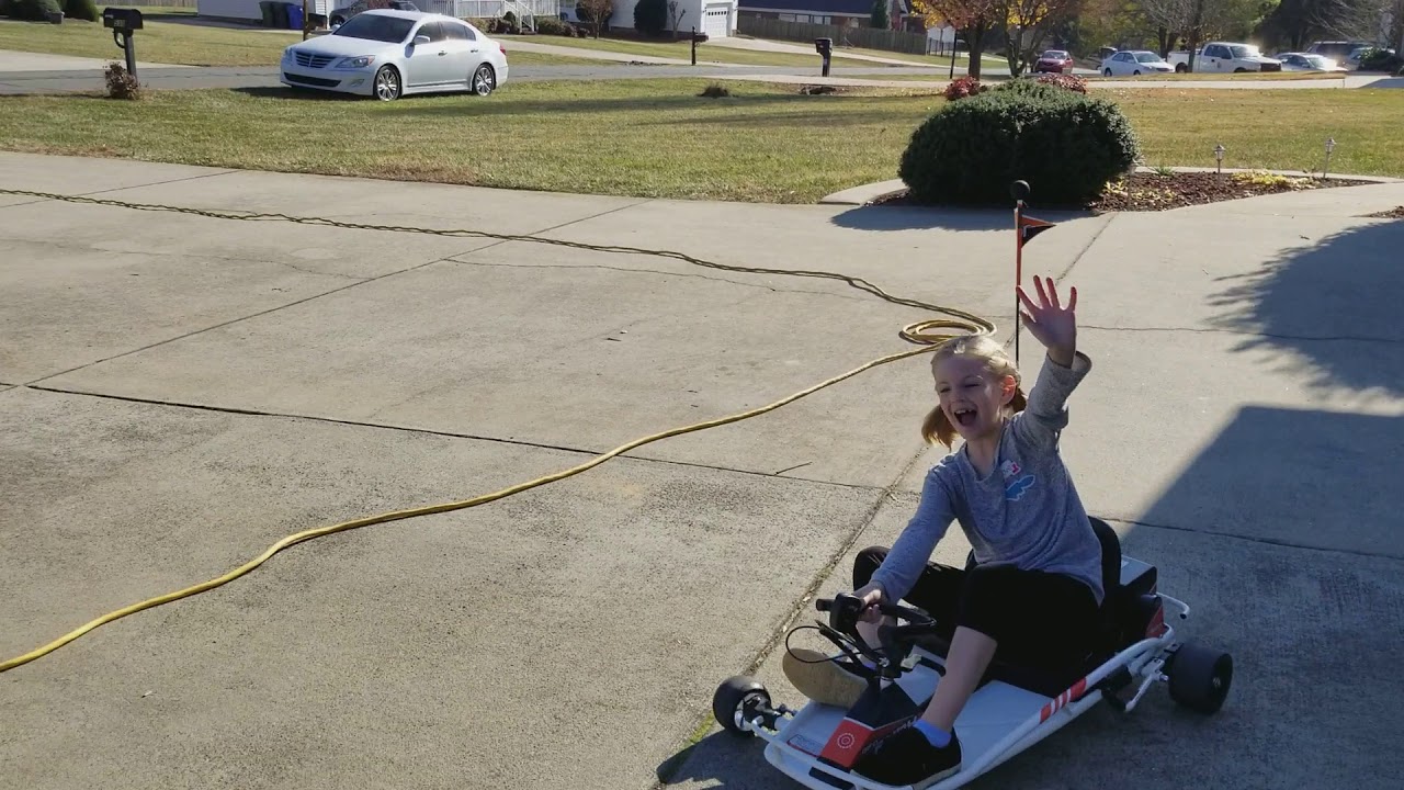 Razor ground force drifter race - YouTube