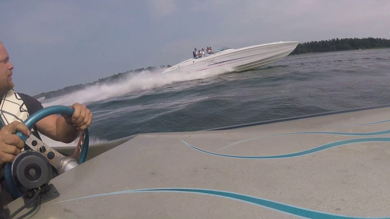One fast v drive pulling with powerboats in rough sea @ poker run ...