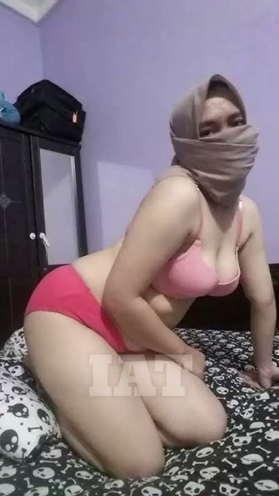 Jilbab hot Gerah buka baju - YouTube