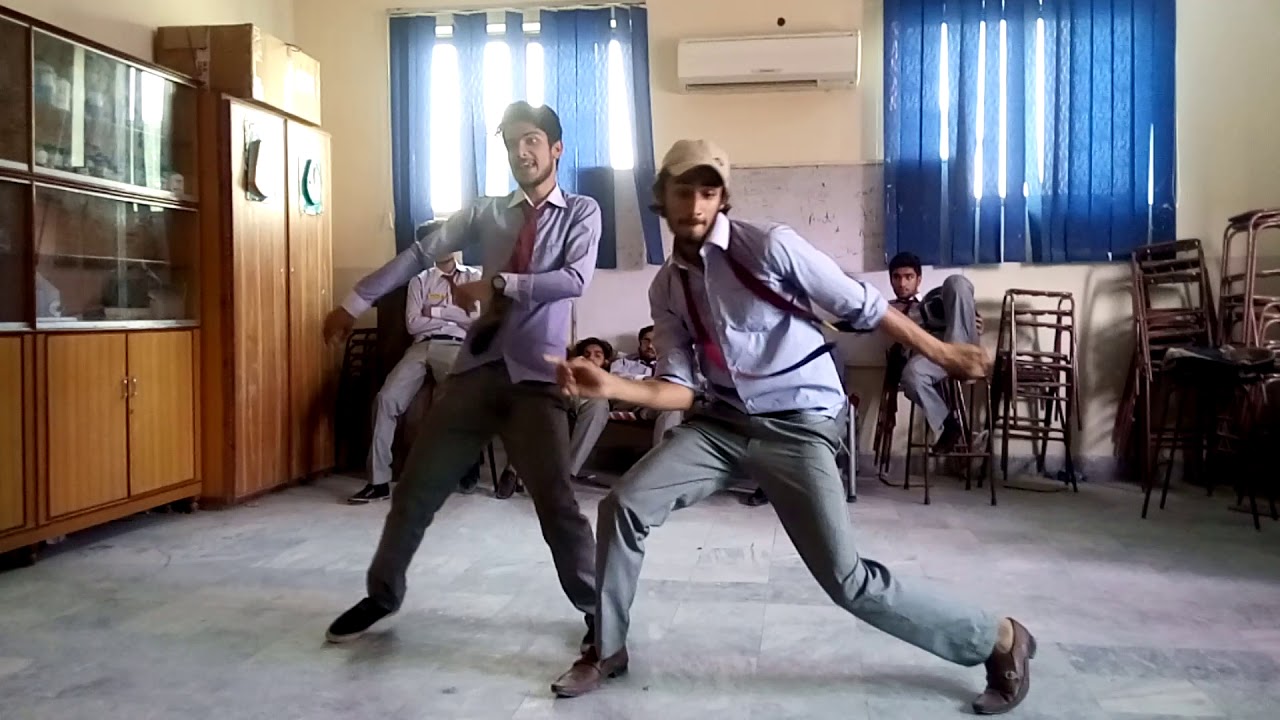 Pakistani boys Best dance video😱😱MUST WATCH IT😱😱in PGC kasur - YouTube