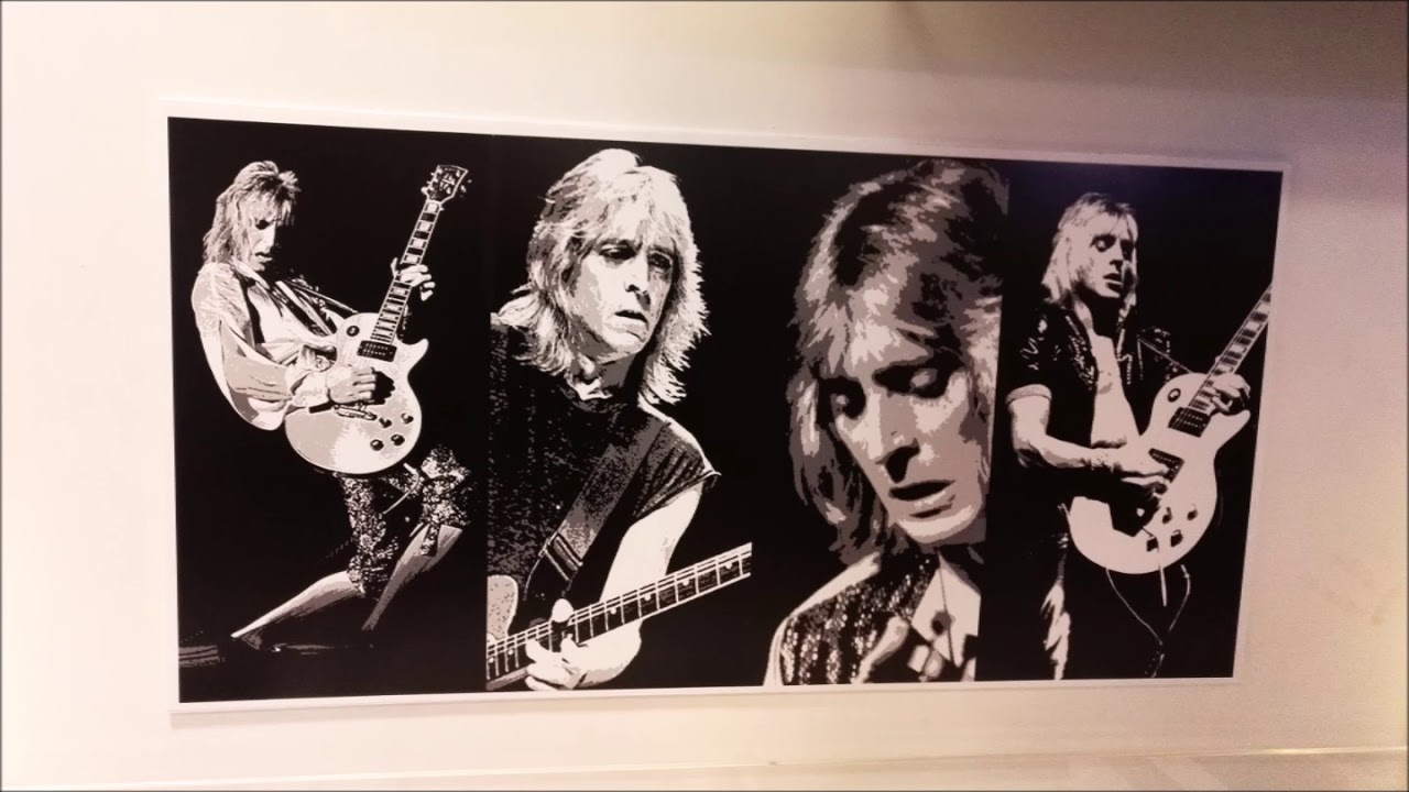 2017-08-16 Mick Ronson (Turn & Face the Strange) - YouTube