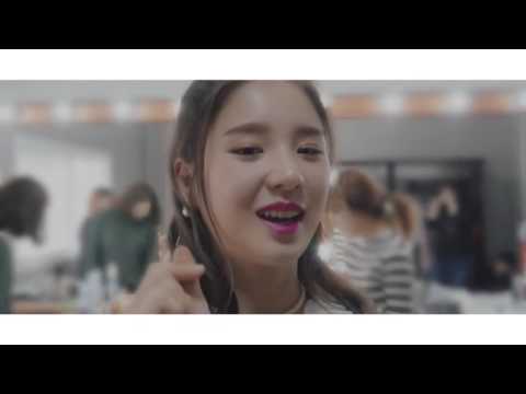 [NAVER] 이달의 소녀/희진 (LOOΠΔ/HeeJin) "ViViD" MV BEHIND THE SCENES - YouTube