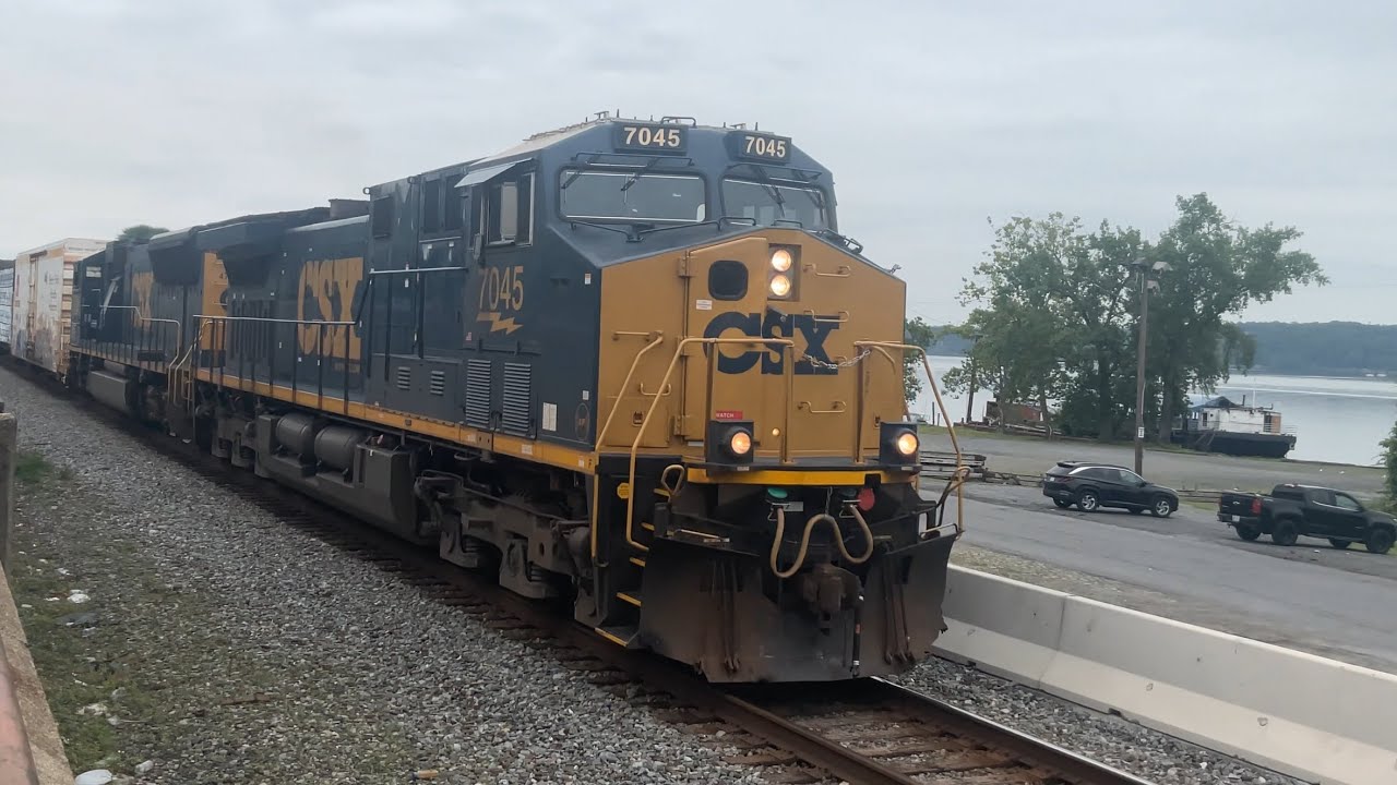 6/15/25 - CSX CM44AC 7045, leads M403 with a rare horn at Newburgh, NY ...