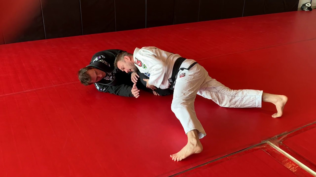 Classic BJJ, Guard Passing: Leg Squeeze Pass - YouTube
