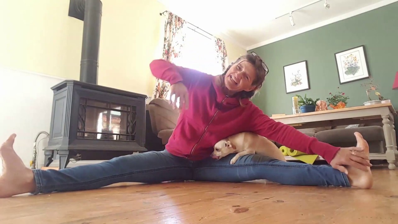 Straddle stretch - YouTube