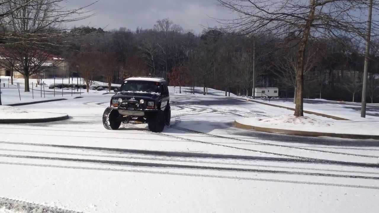 Jeep Cherokee XJ - Playing in the 2014 Atlanta Snow - YouTube