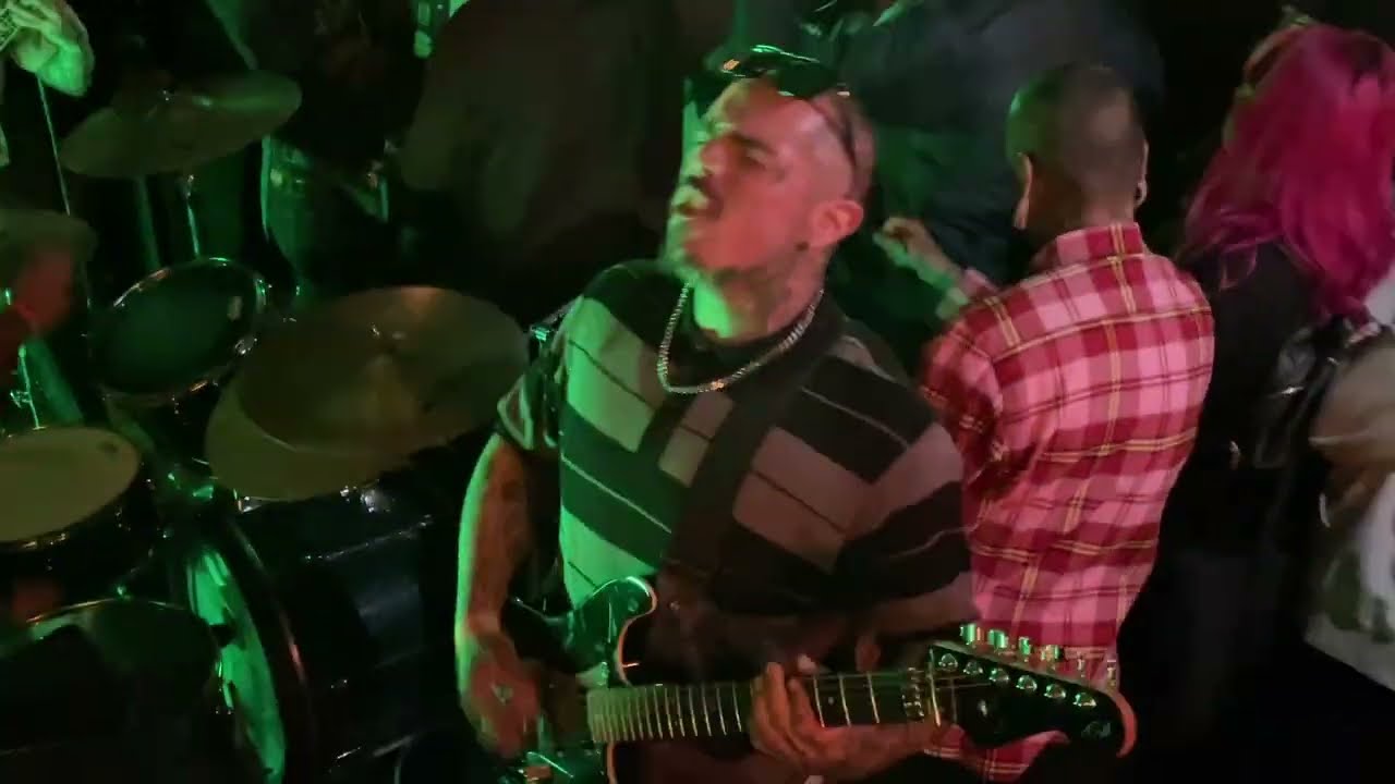 Desmadre Live in Los Angeles (Full Vid) - YouTube