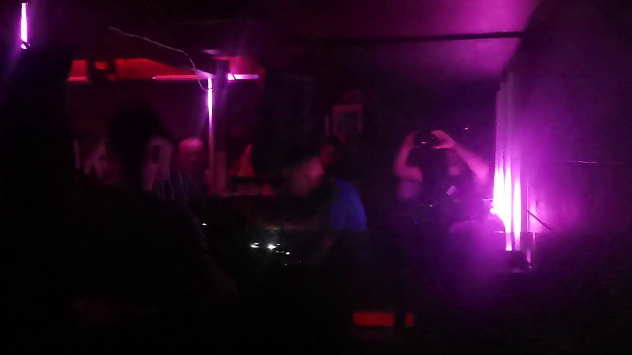 Shugz rong kable club Manchester - YouTube