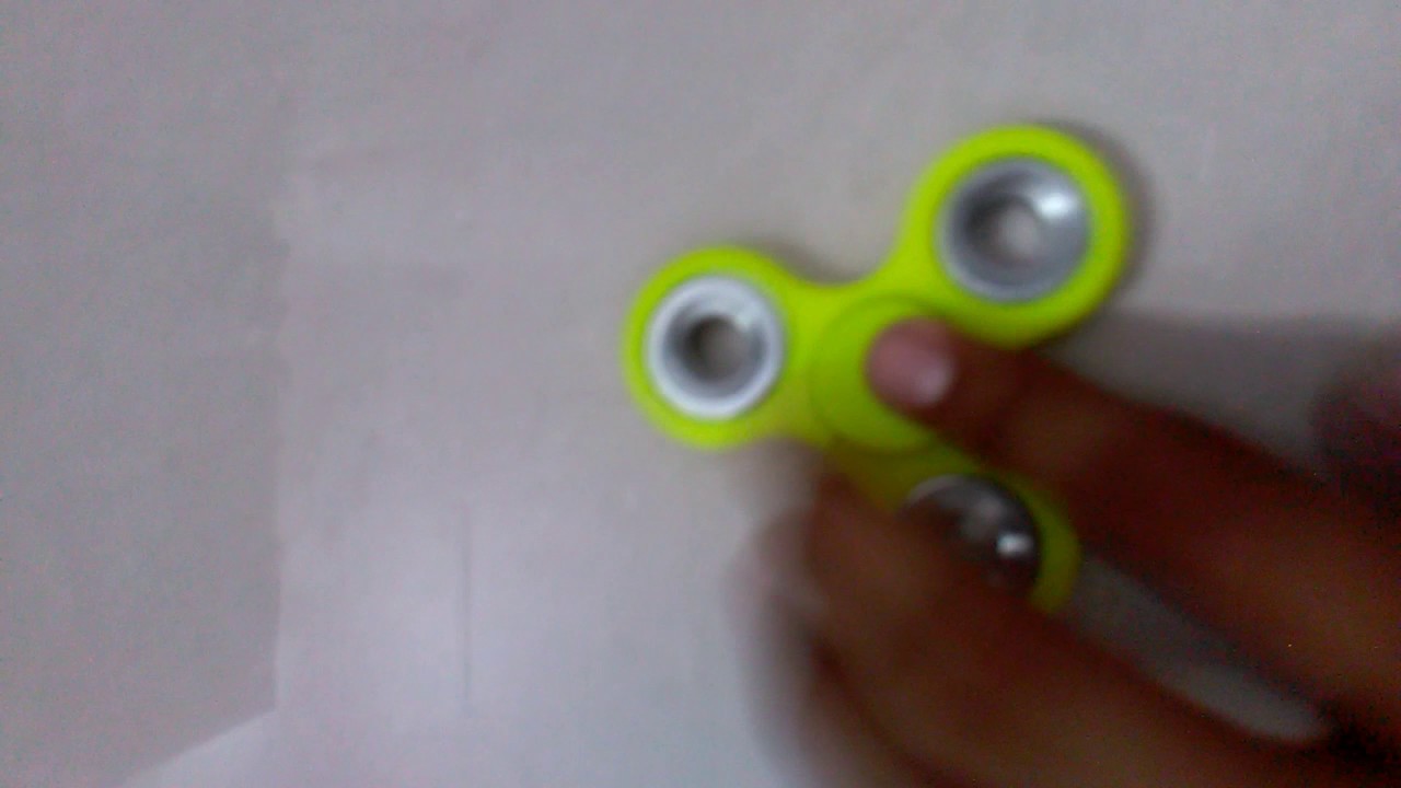 How to use fidget spinner - YouTube