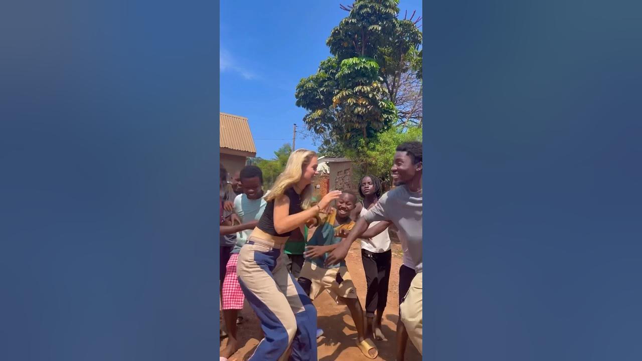 They pulled us in😂 @isabellaafro #afrobeat #dance #africa #shorts - YouTube