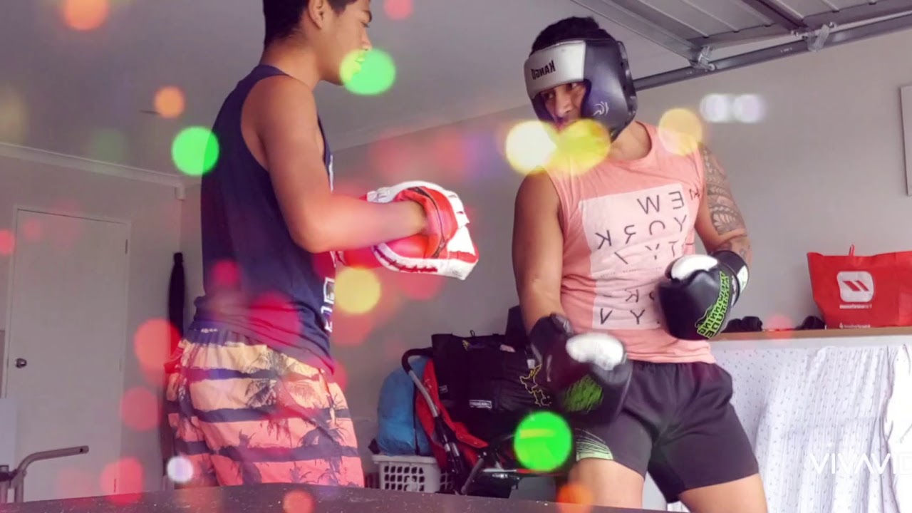 Tuvaluan father and son boxing training - YouTube