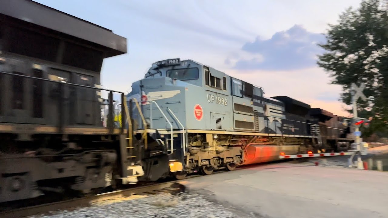Union Pacific 1982 (MP Heritage Unit) trails on FAST 12,000+ foot ...