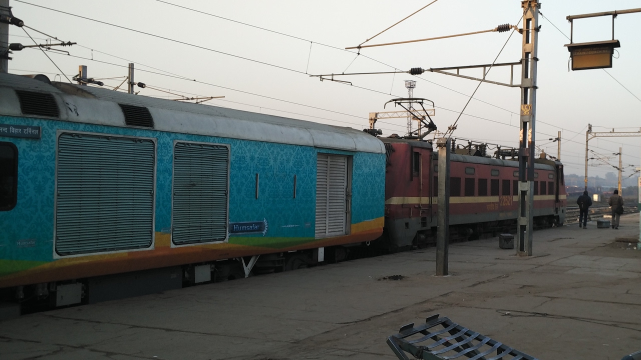 Humsafar Express the Semi Luxury with beautiful interiors:Full Journey ...