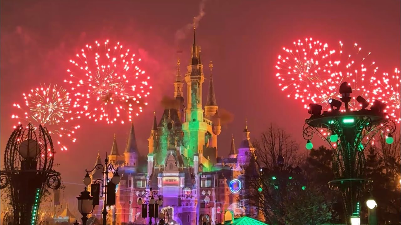Disneyland Shanghai Avengers Fireworks show - YouTube