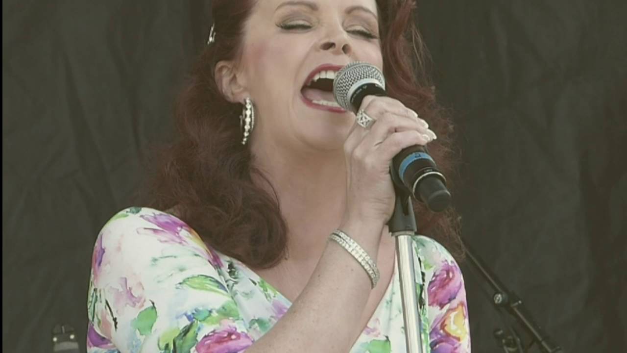 Almost over you - Sheena Easton (live) #3 @ Canada Day 2016 - Vancouver ...