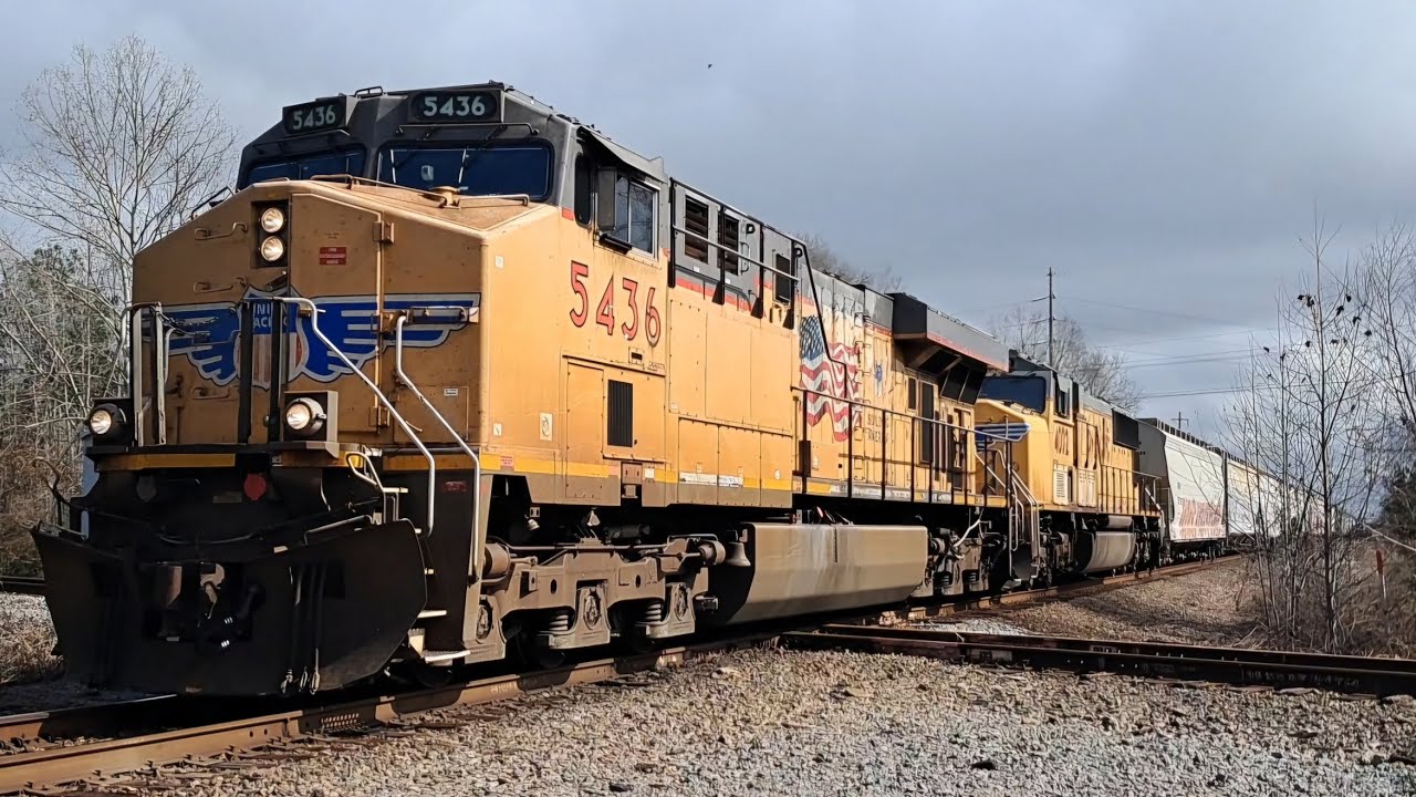 SD70M/GEVO! UP #5436 leads a fast and long WB UP M-LIHO04 out of Livonia, Louisiana!!! - YouTube