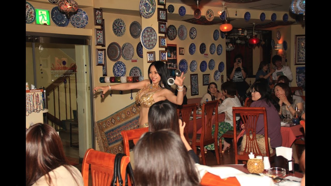 【Sexy Berry Dance】Turkey Restaurant in Tokyo - YouTube