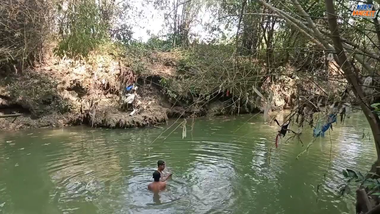 NGINTIP 2 BOCAH MANDI DI SUNGAI - YouTube