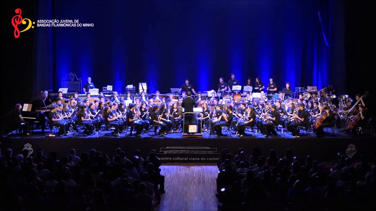 Sopros do Minho 2015 - Arturo Márquez - Conga Del Fuego - YouTube