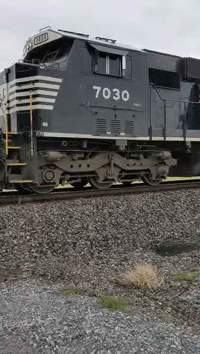 RS5T! The King Of Train Horns | NS 13R - YouTube