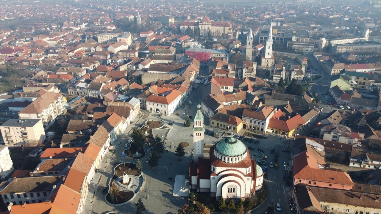 Centrul istoric din Orăștie, imagini aeriene - YouTube