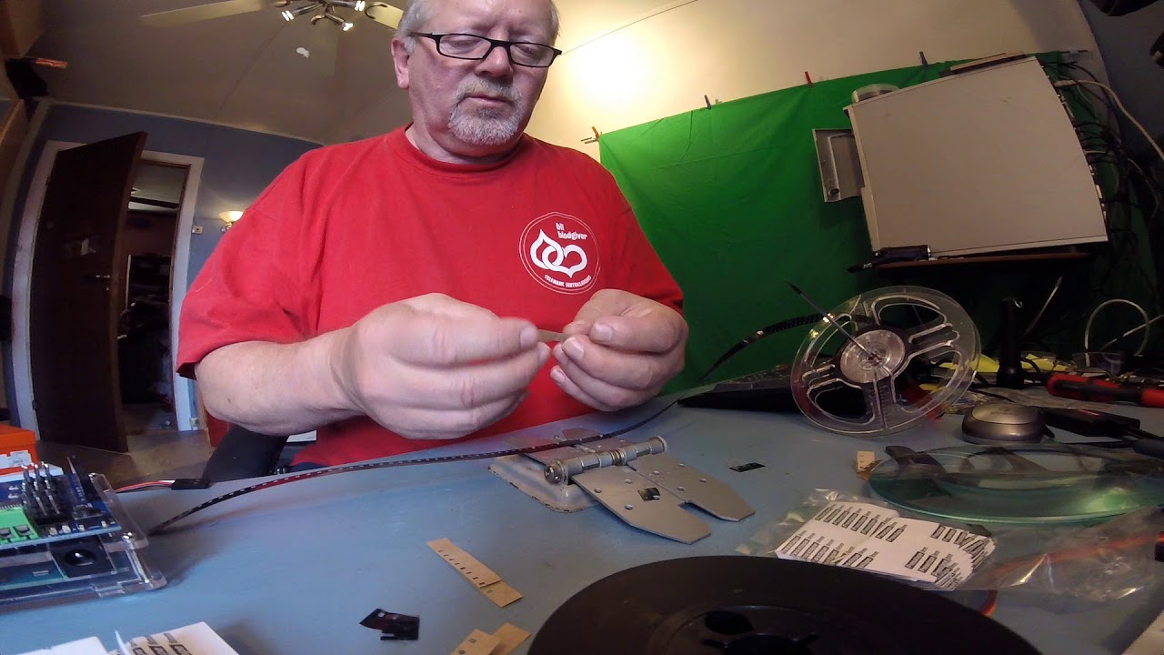 How to Skjøting/Splicing 8mm regular film - YouTube