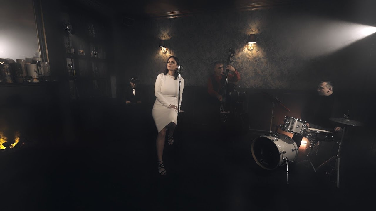NO MORE I LOVE YOU'S - ANNIE LENNOX (jazz cover) Laura Jazz Band - YouTube