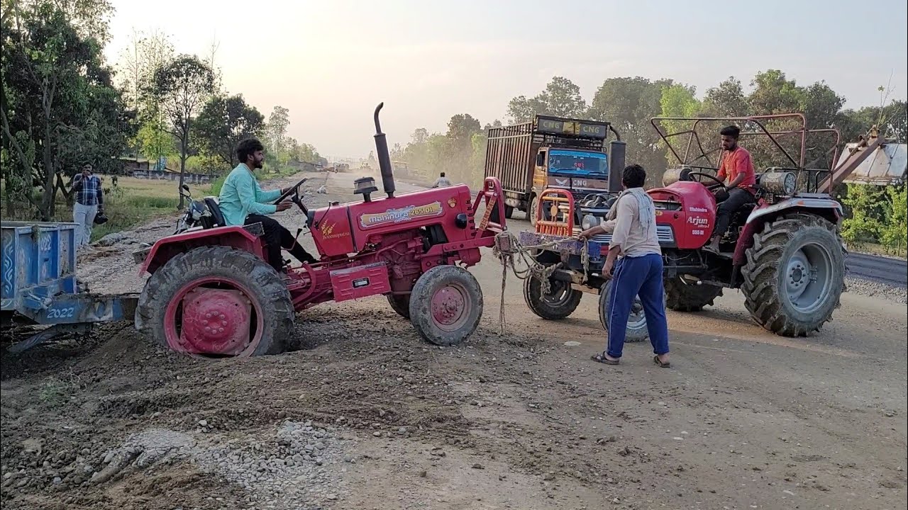 बम्पर मे रस्सा बांधकर अर्जुन ने पाड़ दिये पत्ते फाड़ दिया रोड Mahindra ...