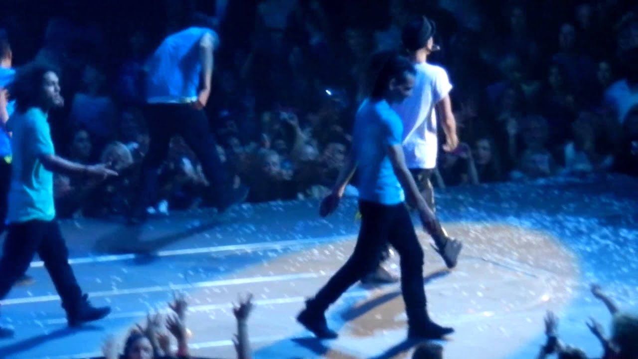 one less lonely girl - believe tour 10-3-12 - YouTube