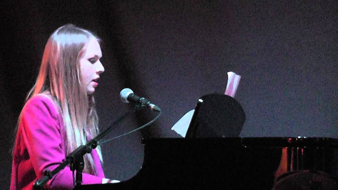 Chloe Dent singing her own song "7th Avenue" - YouTube