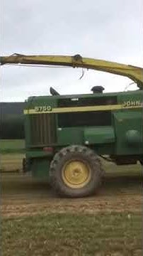 John Deere 6750 chopping 2nd cutting - YouTube