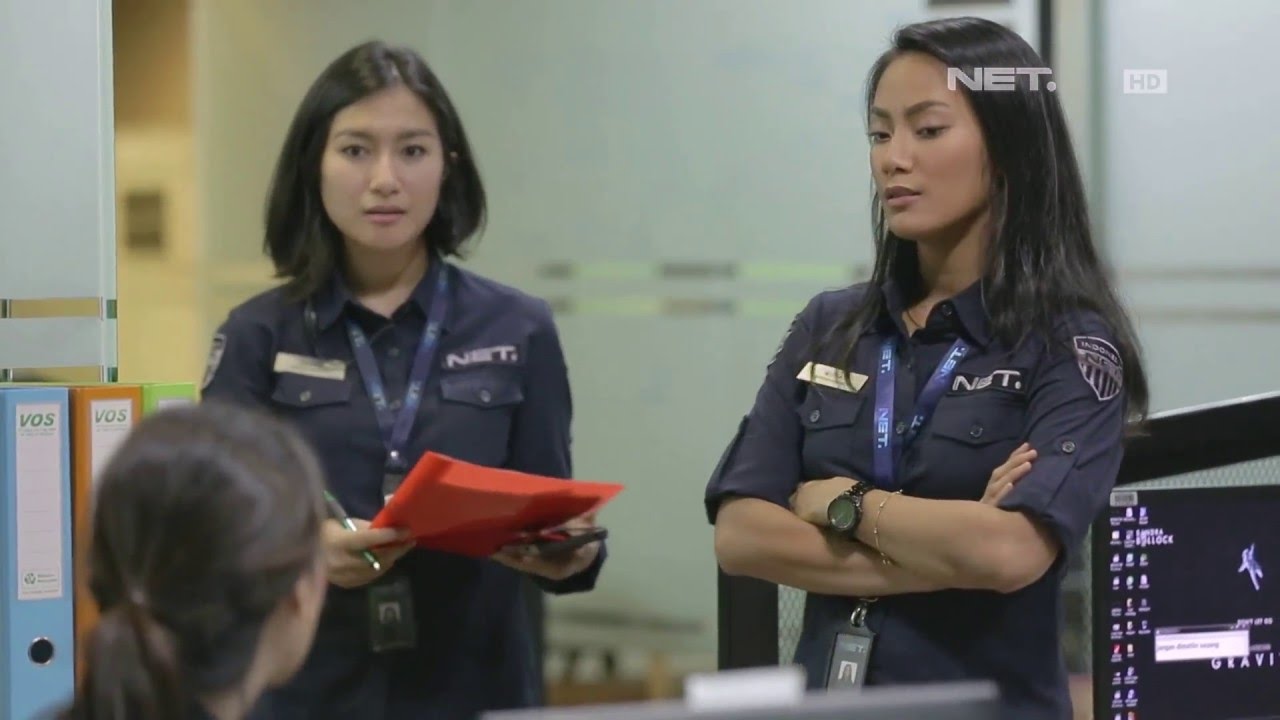 Gara-gara Fajar, Putri dan Gista dimarahin Mutia - The East - YouTube