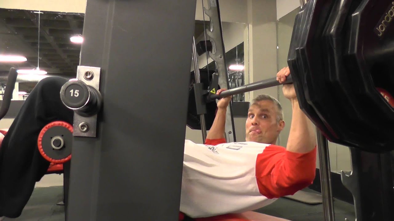 Trailer prsa triceps :) Martin Mester IFBB PRO Mens Physique - YouTube