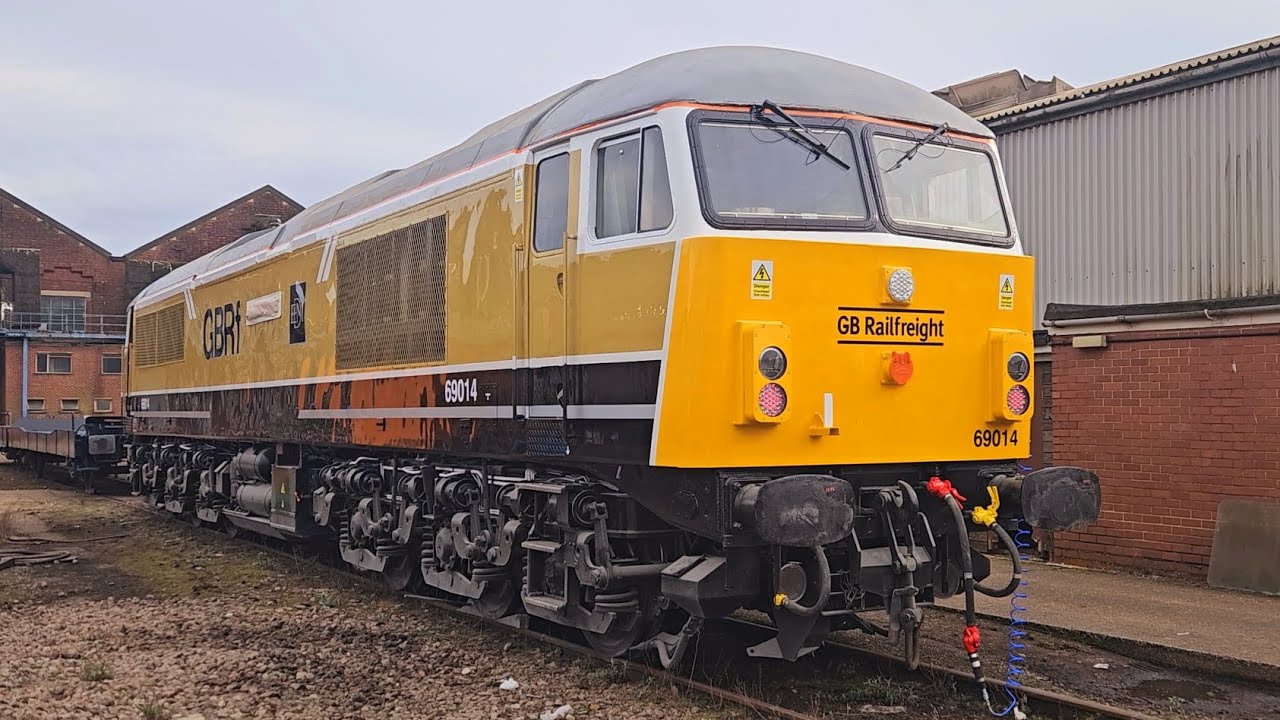 GBRf Class 69014 new livery at Eastleigh 19th March 2025 - YouTube