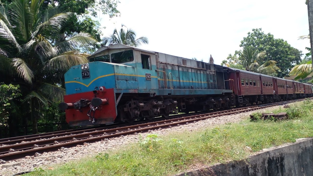 Sri Lanka Railway M4 743 Madhu Siyane Kumari Train @ Weligama Railway ...