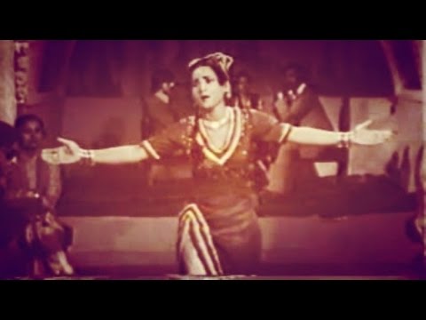 Gulnar Begum - Da Cha Da Meene Pa Naghmo Kw Yama - YouTube