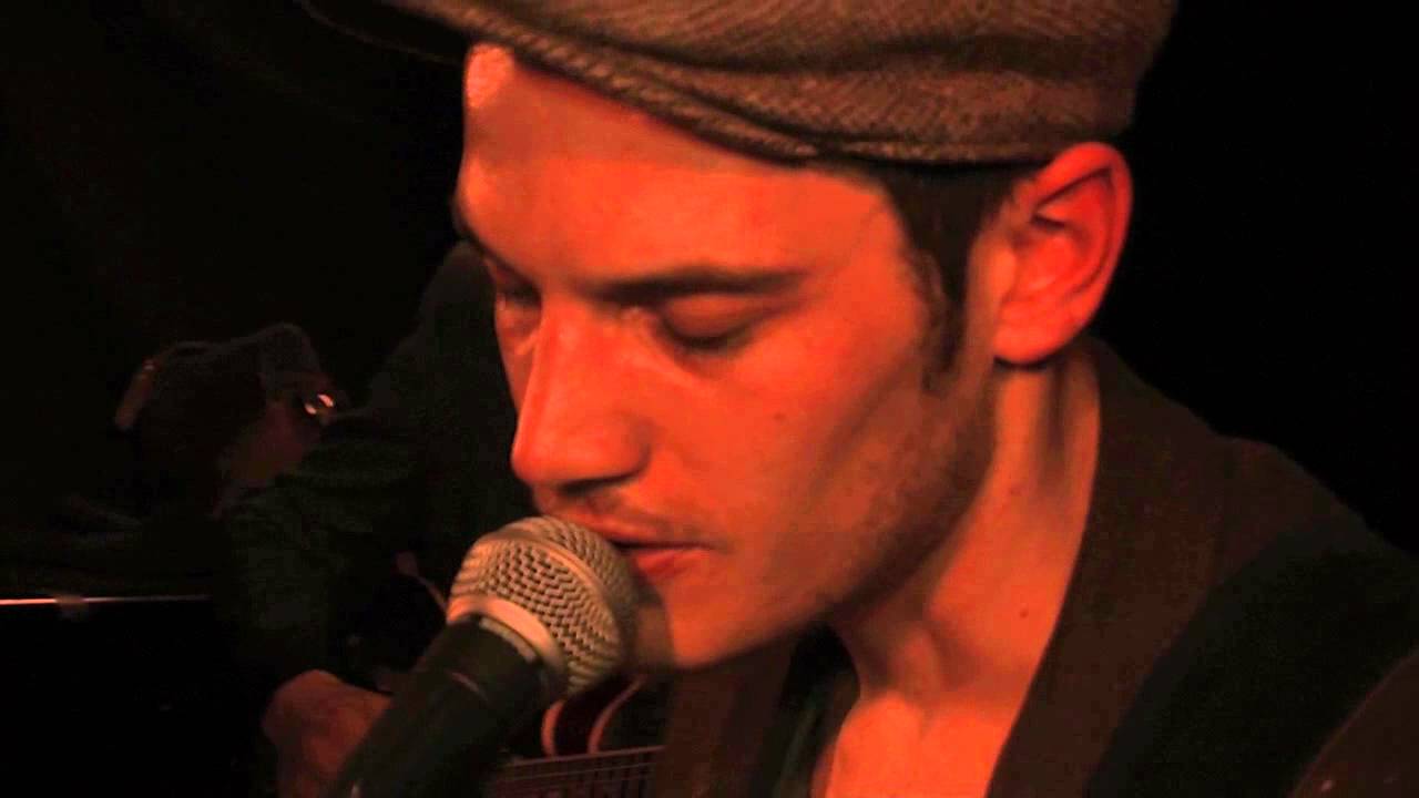 The Slow Show perform Lucky me lucky you - YouTube