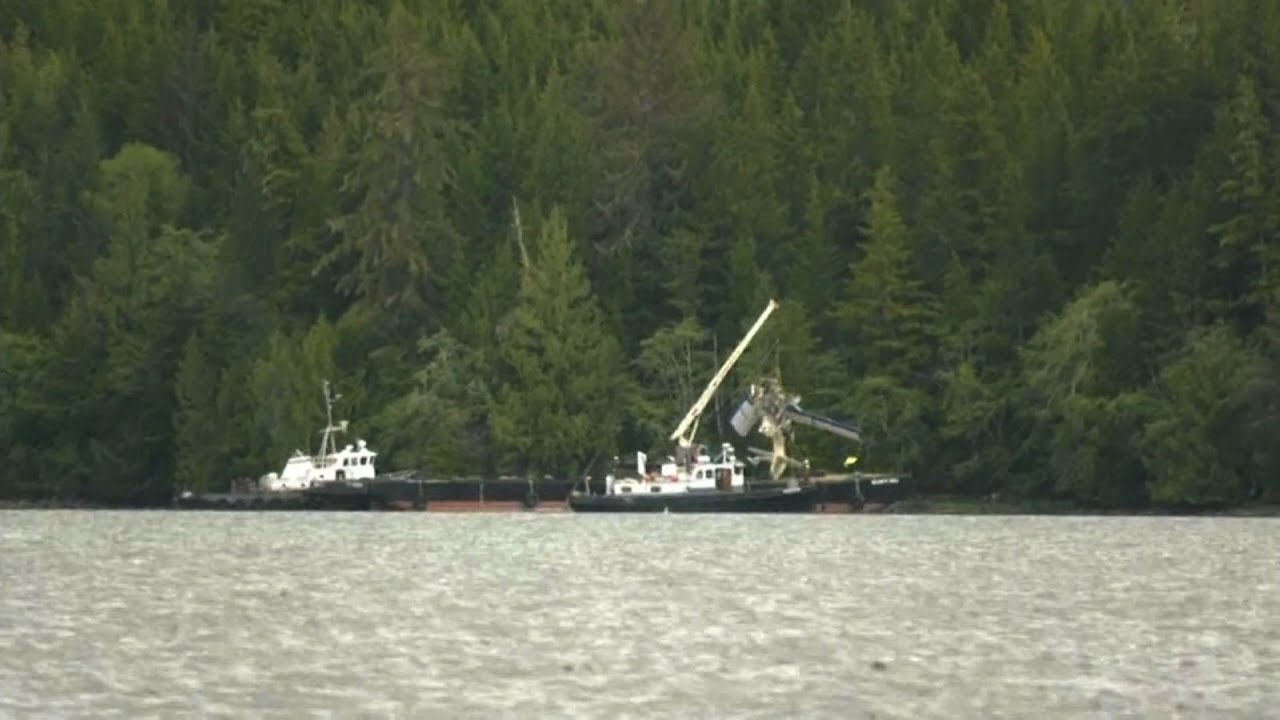 Alaska crews recover larger crashed plane - YouTube