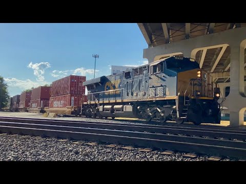 CSX Q037-29 crosses the NS diamond at Graham - YouTube