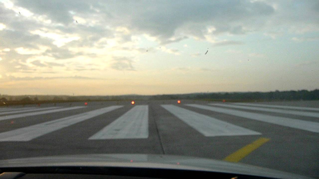 Runway 14R/32L - YouTube