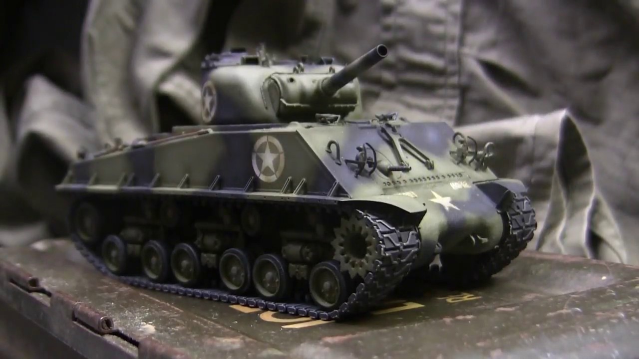 1/35th scale Dragon M4A3(105) HVSS Sherman - YouTube