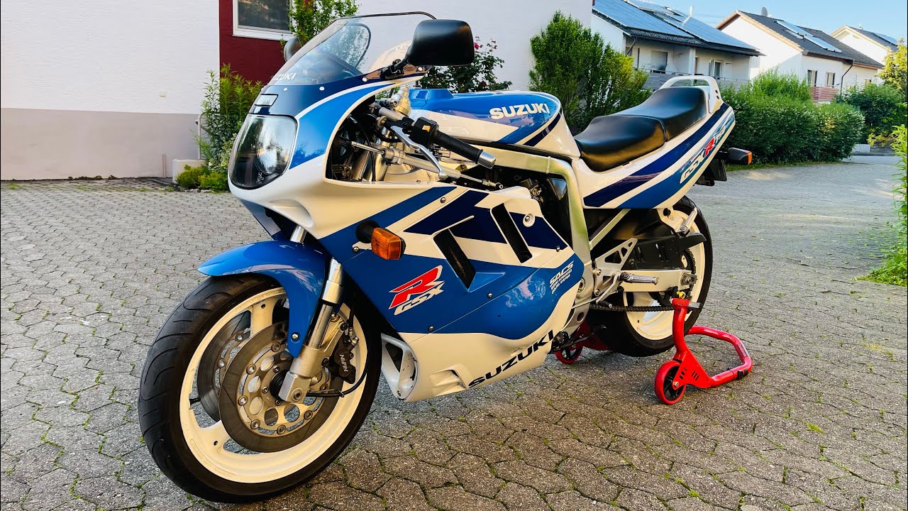 Suzuki GSX-R 750 1991 White Blue - YouTube