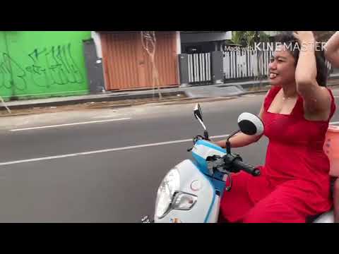 Abg mandi diatas motor